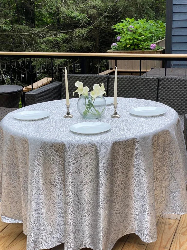 How to Choose the Perfect Round Tablecloth for Your Dining Room ...